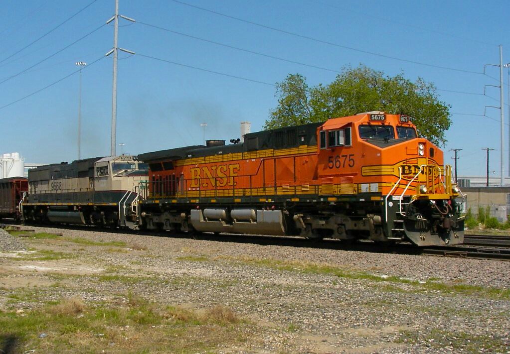 BNSF 5675